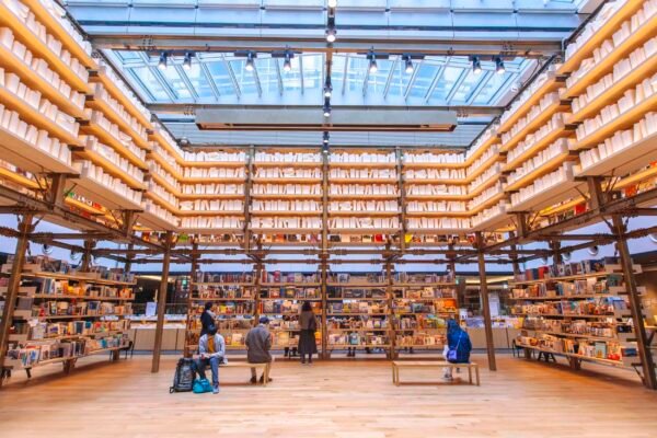 Famous Bookstores in Tokyo for Japanese Literature Enthusiasts