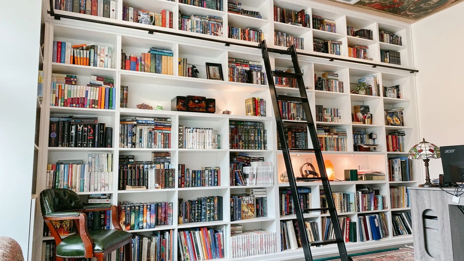 Tips for Building a Personal Library of Novels